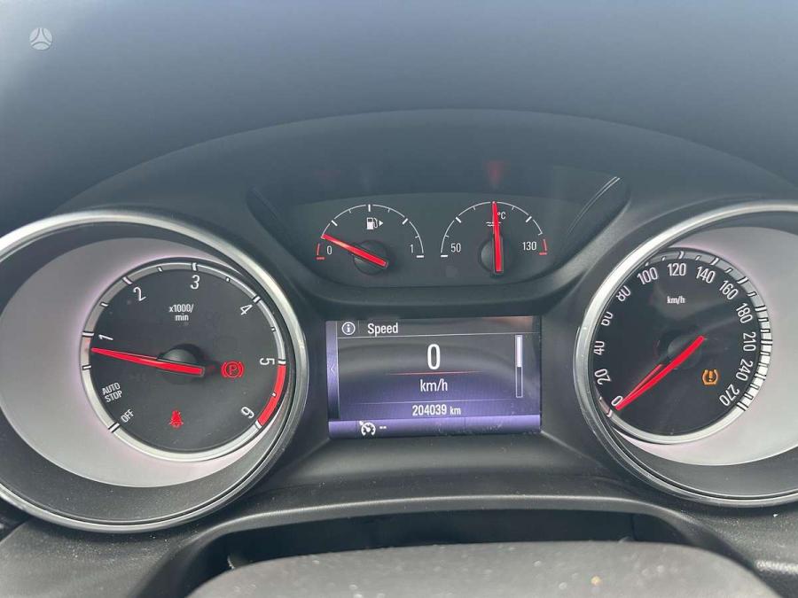 Green Opel Insignia 2017 in Kaunas, with an engine capacity of 1.96 L and mileage of 204 thousand km for 7700 €, photo 16 on AUTOMOTO.COM.LV