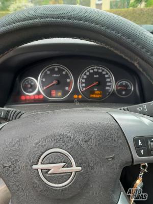 Pelēks Opel Insignia 2005 Biržai, ar dzinēja tilpumu 1.90 L un nobraukumu 349 tūkst. km par 1000 €, foto 5 vietnē AUTOMOTO.COM.LV