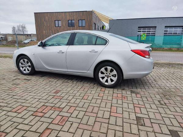 Grey Opel Insignia 2009 in Silute, with an engine capacity of 1.96 L and mileage of 240 thousand km for 2850 €, photo 2 on AUTOMOTO.COM.LV