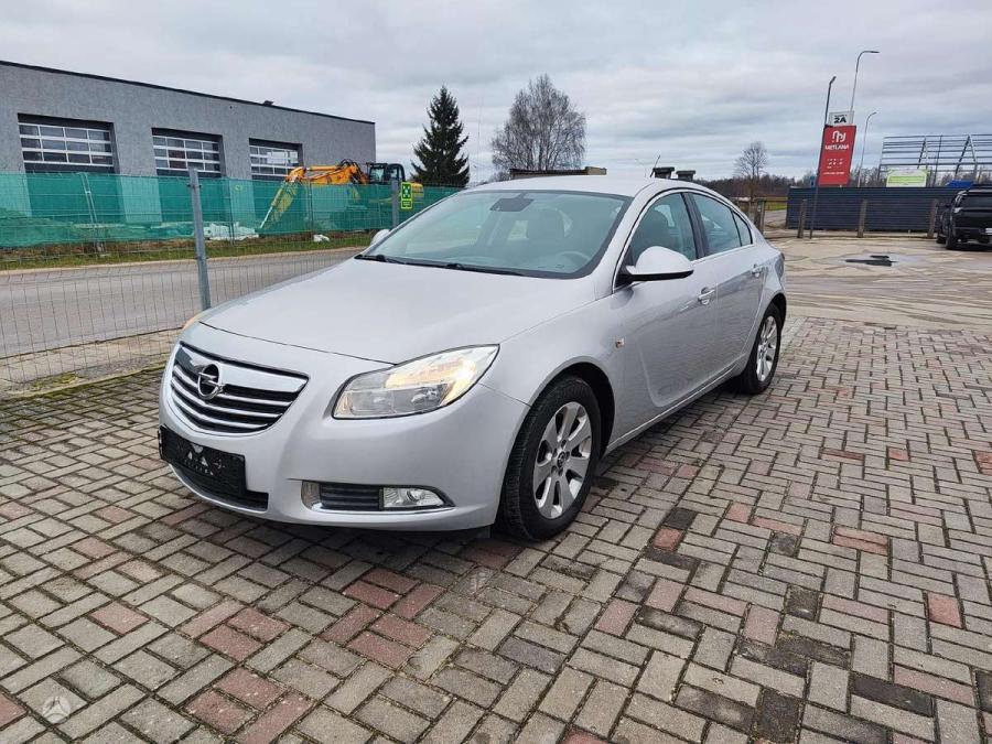 Grey Opel Insignia 2009 in Silute, with an engine capacity of 1.96 L and mileage of 240 thousand km for 2850 €, photo 4 on AUTOMOTO.COM.LV