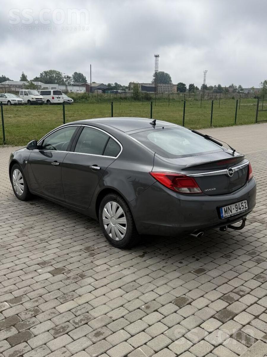Grey Opel Insignia 2009 in Liepaja, with an engine capacity of 2.00 L and mileage of 301 thousand km for 2200 €, photo 4 on AUTOMOTO.COM.LV