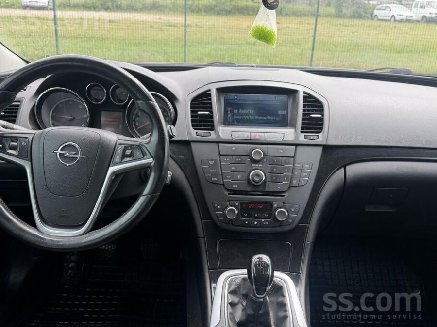 Grey Opel Insignia 2009 in Liepaja, with an engine capacity of 2.00 L and mileage of 301 thousand km for 2200 €, photo 6 on AUTOMOTO.COM.LV