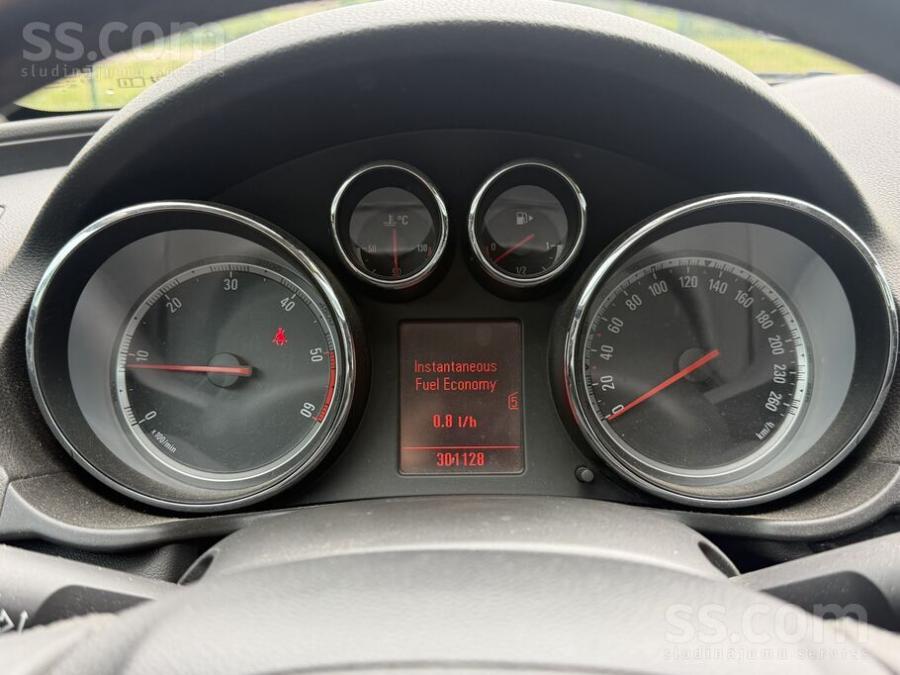 Grey Opel Insignia 2009 in Liepaja, with an engine capacity of 2.00 L and mileage of 301 thousand km for 2200 €, photo 7 on AUTOMOTO.COM.LV