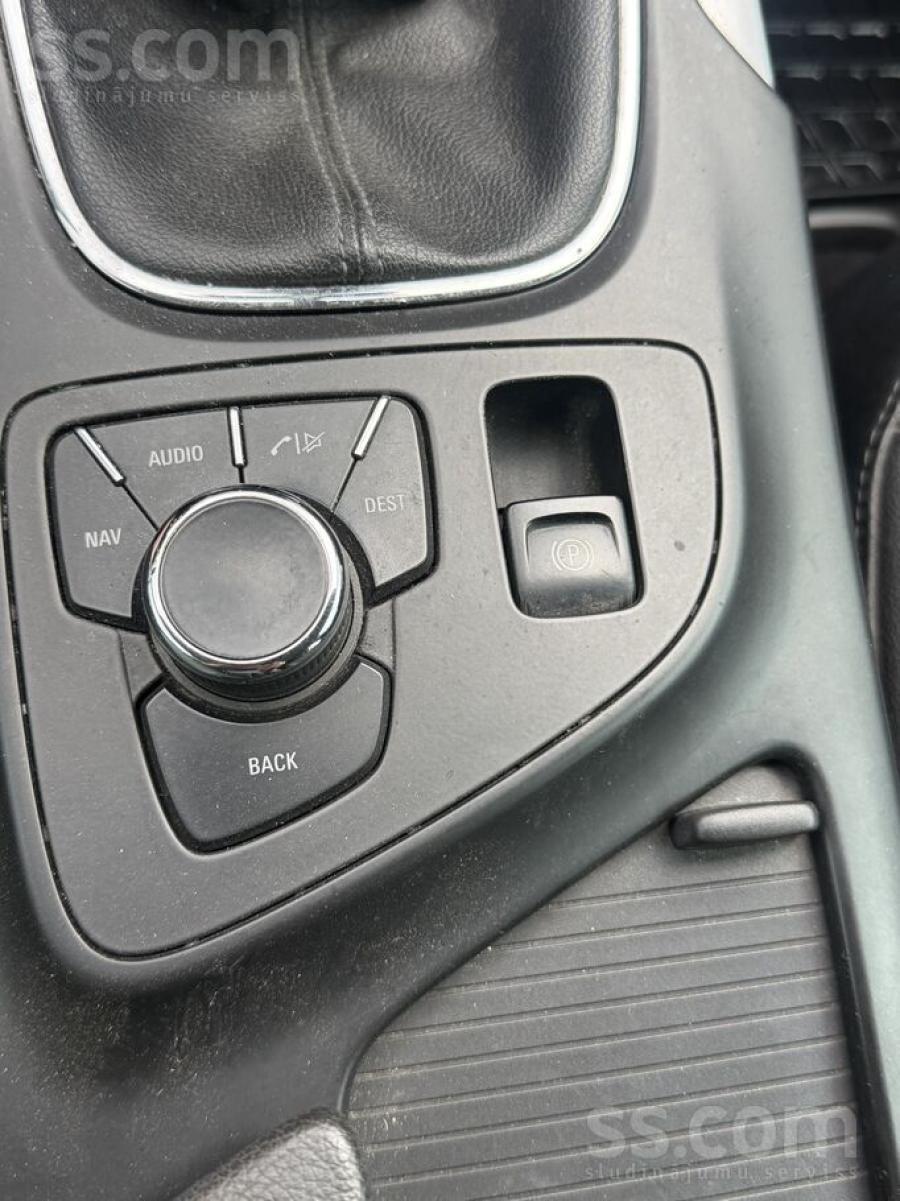 Grey Opel Insignia 2009 in Liepaja, with an engine capacity of 2.00 L and mileage of 301 thousand km for 2200 €, photo 10 on AUTOMOTO.COM.LV