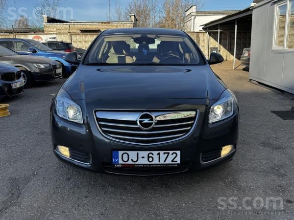 Grey Opel Insignia 2009 in Daugavpils, with an engine capacity of 2.00 L and mileage of 0 thousand km for 4590 €, photo 2 on AUTOMOTO.COM.LV
