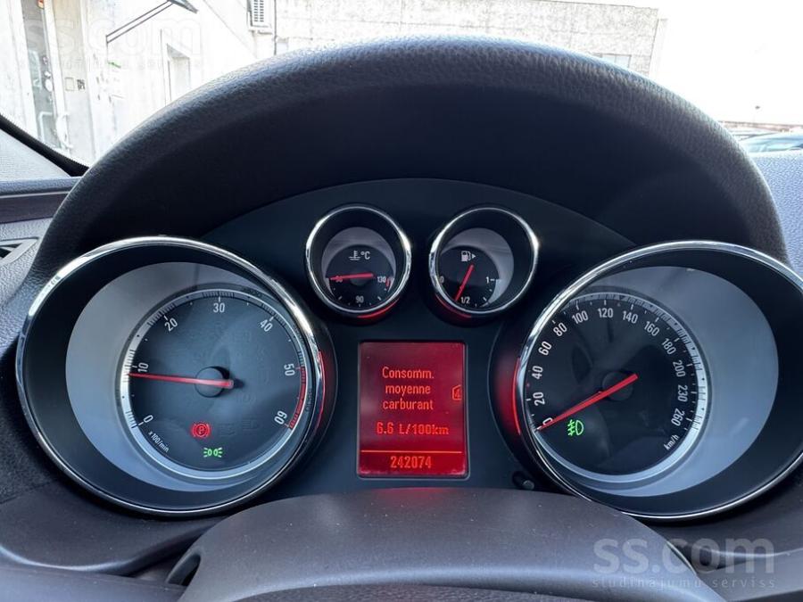 Pelēks Opel Insignia 2009 Daugavpils, ar dzinēja tilpumu 2.00 L un nobraukumu 0 tūkst. km par 4590 €, foto 28 vietnē AUTOMOTO.COM.LV