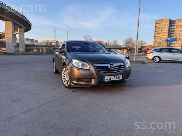 Pelēks Opel Insignia 2009 Rīga, ar dzinēja tilpumu 2.00 L un nobraukumu 253 tūkst. km par 2500 €, foto 1 vietnē AUTOMOTO.COM.LV
