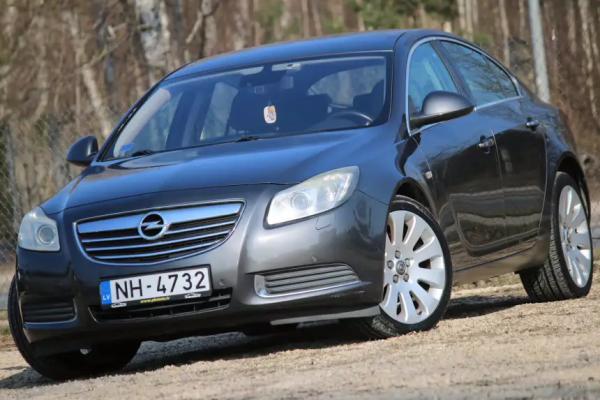 Grey Opel Insignia 2009 in Riga, with an engine capacity of 2.00 L and mileage of 269 thousand km for 4790 €, photo 1 on AUTOMOTO.COM.LV