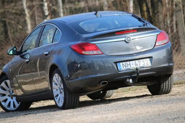 Grey Opel Insignia 2009 in Riga, with an engine capacity of 2.00 L and mileage of 269 thousand km for 4790 €, photo 5 on AUTOMOTO.COM.LV
