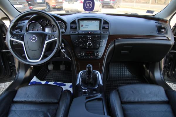 Grey Opel Insignia 2009 in Riga, with an engine capacity of 2.00 L and mileage of 269 thousand km for 4790 €, photo 8 on AUTOMOTO.COM.LV