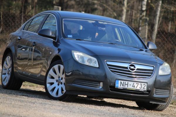 Grey Opel Insignia 2009 in Riga, with an engine capacity of 2.00 L and mileage of 269 thousand km for 4790 €, photo 2 on AUTOMOTO.COM.LV