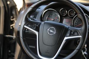 Grey Opel Insignia 2009 in Riga, with an engine capacity of 2.00 L and mileage of 269 thousand km for 4790 €, photo 10 on AUTOMOTO.COM.LV