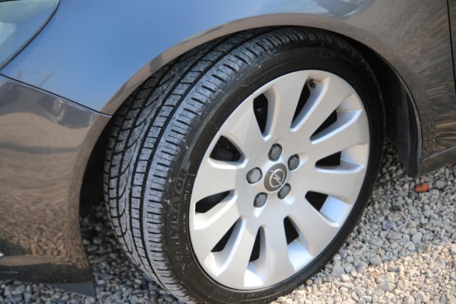 Grey Opel Insignia 2009 in Riga, with an engine capacity of 2.00 L and mileage of 269 thousand km for 4790 €, photo 16 on AUTOMOTO.COM.LV