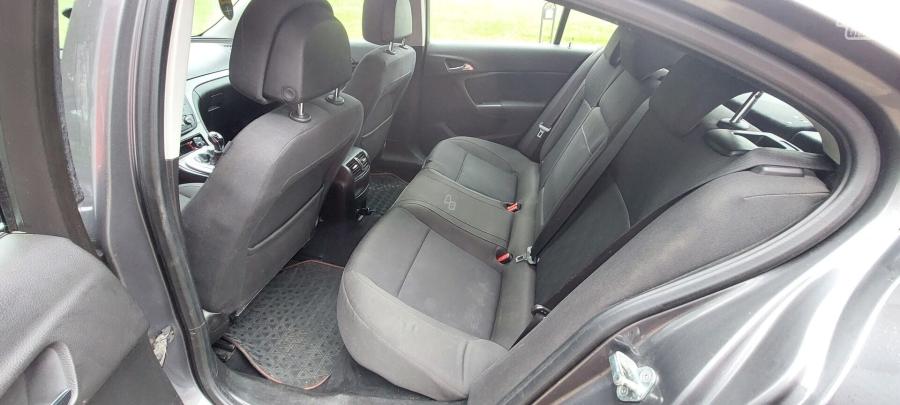 Grey Opel Insignia 2009 in Prienai, with an engine capacity of 2.00 L and mileage of 290 thousand km for 2500 €, photo 13 on AUTOMOTO.COM.LV