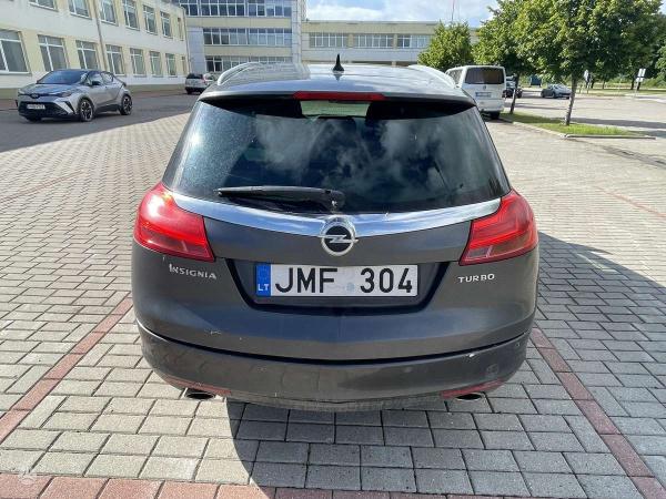 Grey Opel Insignia 2009 in Kedainiai, with an engine capacity of 1.60 L and mileage of 167 thousand km for 2500 €, photo 4 on AUTOMOTO.COM.LV