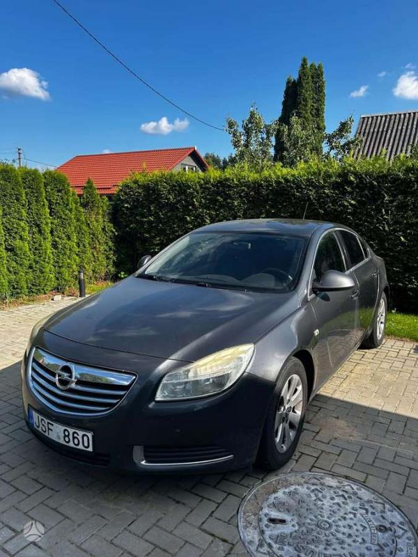Grey Opel Insignia 2009 in Vilnius, with an engine capacity of 1.96 L and mileage of 327 thousand km for 1150 €, photo 1 on AUTOMOTO.COM.LV