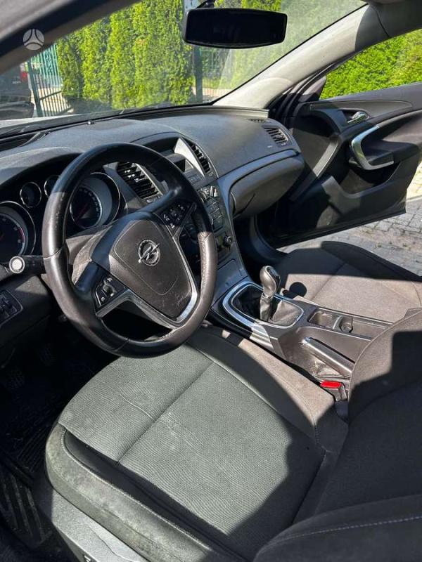 Grey Opel Insignia 2009 in Vilnius, with an engine capacity of 1.96 L and mileage of 327 thousand km for 1150 €, photo 5 on AUTOMOTO.COM.LV