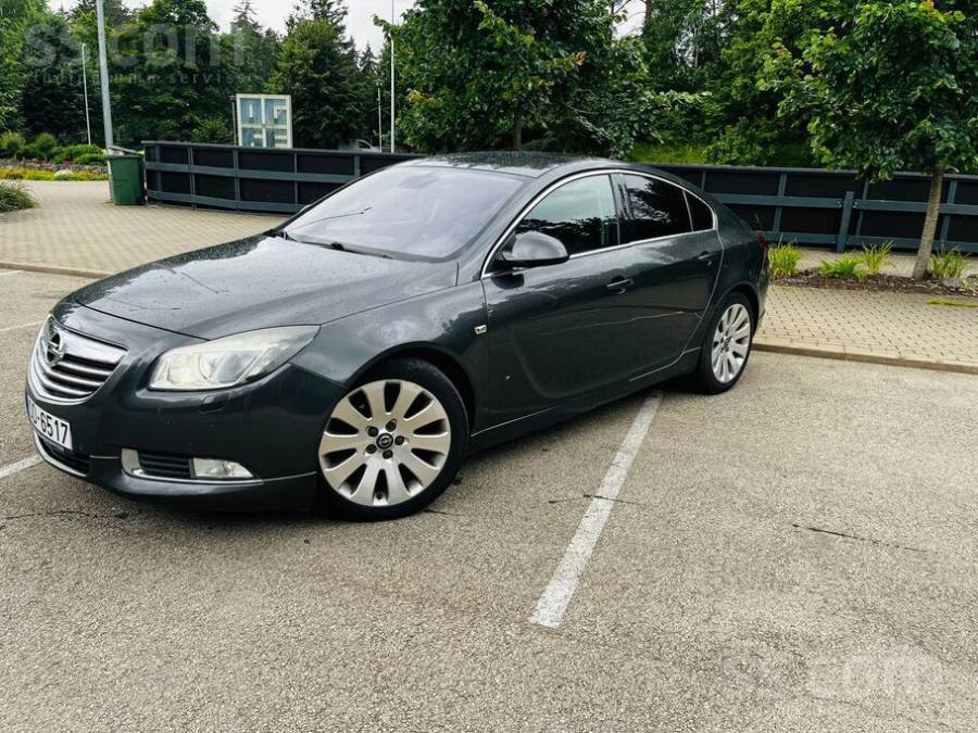 Grey Opel Insignia 2009 in Ogre, with an engine capacity of 2.00 L and mileage of 282 thousand km for 3700 €, photo 3 on AUTOMOTO.COM.LV