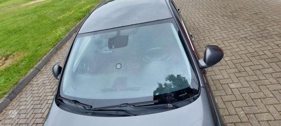 Pelēks Opel Insignia 2009 Viļņa, ar dzinēja tilpumu 1.96 L un nobraukumu 290 tūkst. km par 2300 €, foto 24 vietnē AUTOMOTO.COM.LV