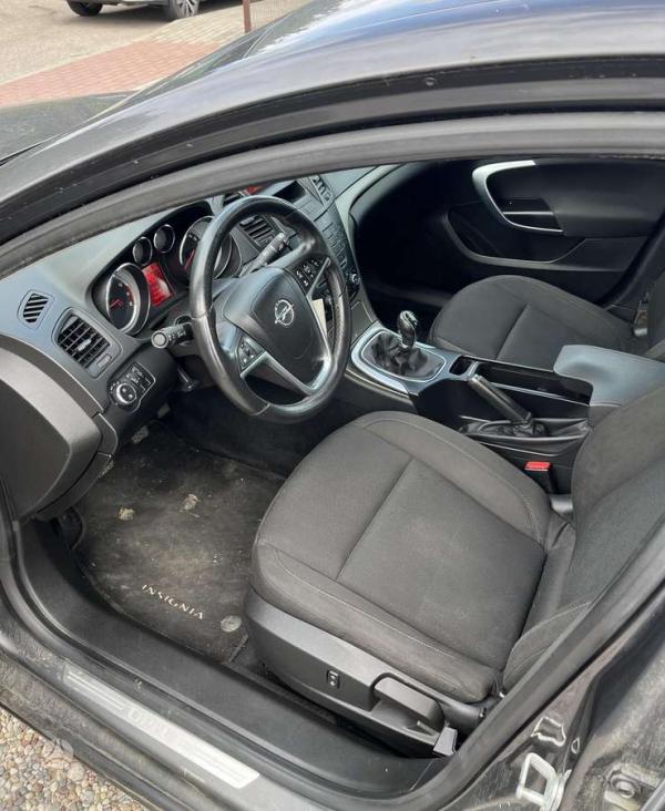 Pelēks Opel Insignia 2009 Jurbarkas, ar dzinēja tilpumu 1.80 L un nobraukumu 328 tūkst. km par 2300 €, foto 9 vietnē AUTOMOTO.COM.LV