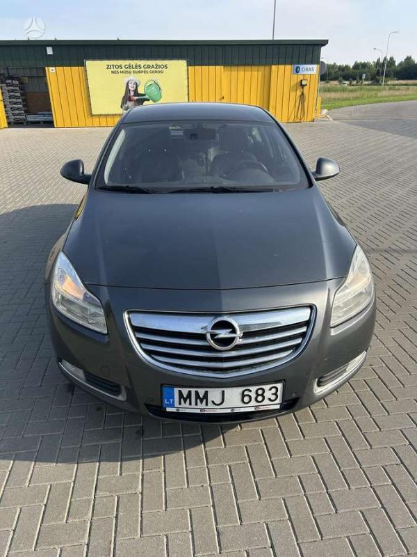 Grey Opel Insignia 2009 in Klaipeda, with an engine capacity of 1.96 L and mileage of 372 thousand km for 2100 €, photo 1 on AUTOMOTO.COM.LV