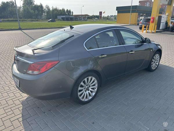 Grey Opel Insignia 2009 in Klaipeda, with an engine capacity of 1.96 L and mileage of 372 thousand km for 2100 €, photo 4 on AUTOMOTO.COM.LV