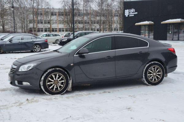 Pelēks Opel Insignia 2010 Šauļi, ar dzinēja tilpumu 1.96 L un nobraukumu 290 tūkst. km par 3200 €, foto 3 vietnē AUTOMOTO.COM.LV