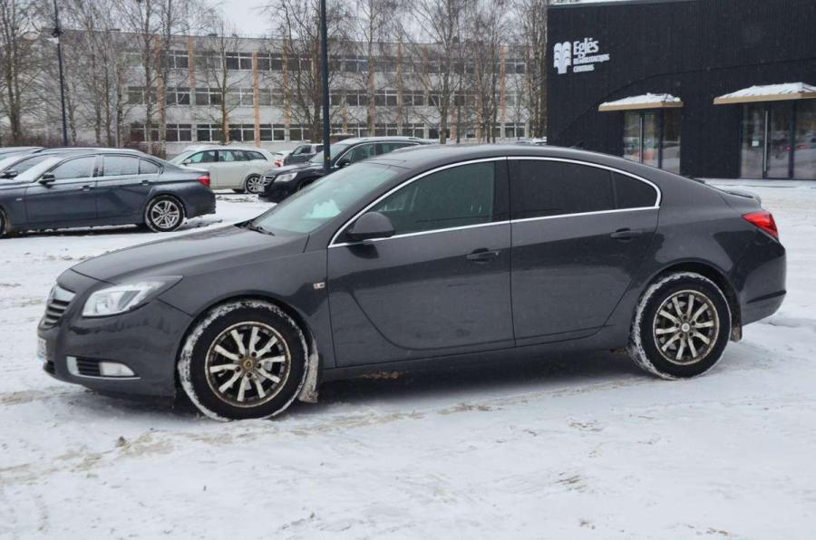 Grey Opel Insignia 2010 in Siauliai, with an engine capacity of 1.96 L and mileage of 290 thousand km for 3200 €, photo 3 on AUTOMOTO.COM.LV