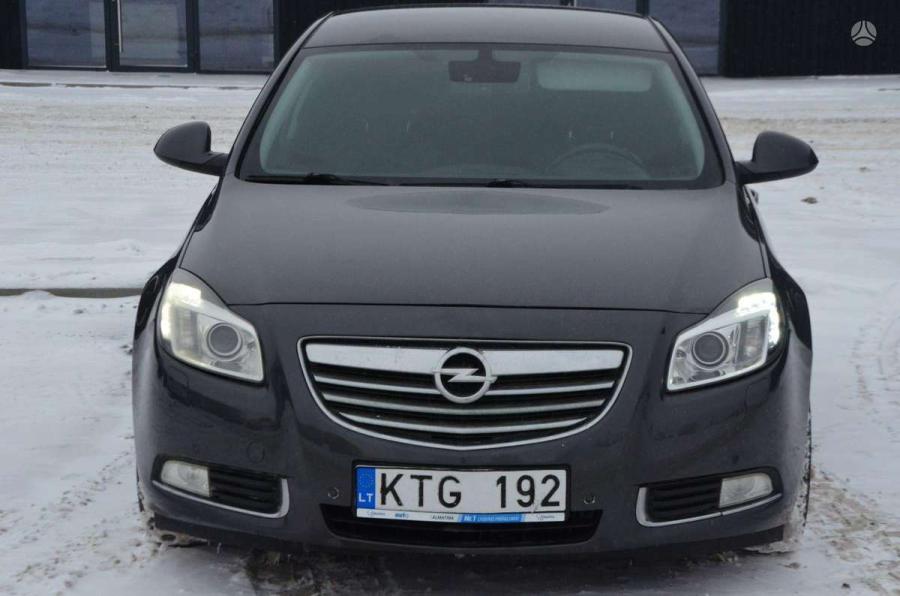 Grey Opel Insignia 2010 in Siauliai, with an engine capacity of 1.96 L and mileage of 290 thousand km for 3200 €, photo 4 on AUTOMOTO.COM.LV