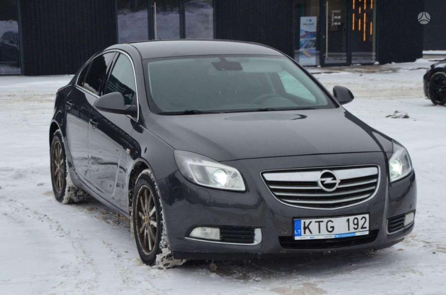 Grey Opel Insignia 2010 in Siauliai, with an engine capacity of 1.96 L and mileage of 290 thousand km for 3200 €, photo 5 on AUTOMOTO.COM.LV