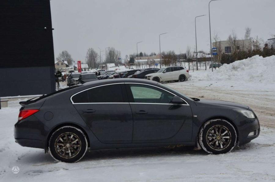 Grey Opel Insignia 2010 in Siauliai, with an engine capacity of 1.96 L and mileage of 290 thousand km for 3200 €, photo 8 on AUTOMOTO.COM.LV