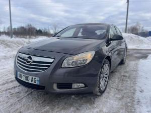 Grey Opel Insignia 2010 in Taurage, with an engine capacity of 1.96 L and mileage of 261 thousand km for 2700 €, photo 2 on AUTOMOTO.COM.LV
