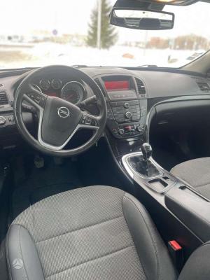 Grey Opel Insignia 2010 in Taurage, with an engine capacity of 1.96 L and mileage of 261 thousand km for 2700 €, photo 5 on AUTOMOTO.COM.LV