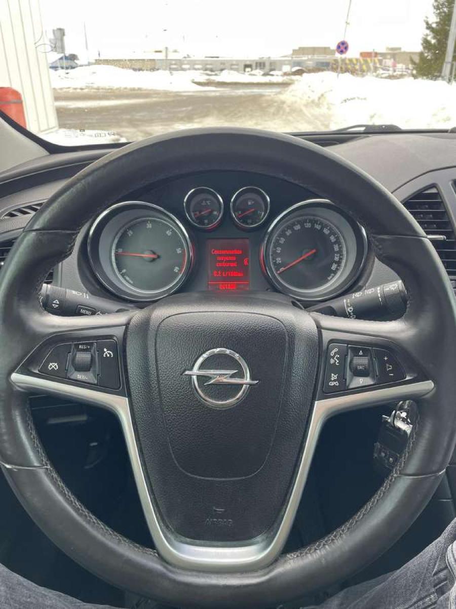 Grey Opel Insignia 2010 in Taurage, with an engine capacity of 1.96 L and mileage of 261 thousand km for 2700 €, photo 12 on AUTOMOTO.COM.LV
