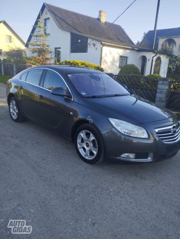 Grey Opel Insignia 2010 in Marijampole, with an engine capacity of 2.00 L and mileage of 255 thousand km for 2799 €, photo 1 on AUTOMOTO.COM.LV