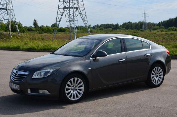 Grey Opel Insignia 2010 in Siauliai, with an engine capacity of 1.96 L and mileage of 290 thousand km for 3100 €, photo 4 on AUTOMOTO.COM.LV