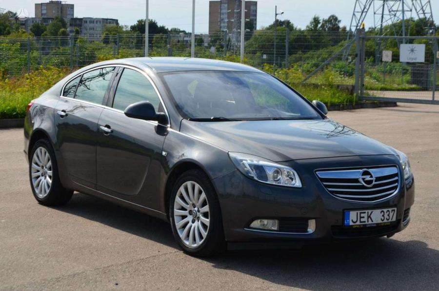 Grey Opel Insignia 2010 in Siauliai, with an engine capacity of 1.96 L and mileage of 290 thousand km for 3100 €, photo 8 on AUTOMOTO.COM.LV