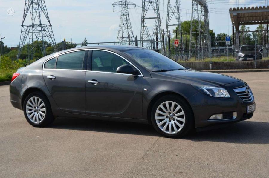 Grey Opel Insignia 2010 in Siauliai, with an engine capacity of 1.96 L and mileage of 290 thousand km for 3100 €, photo 9 on AUTOMOTO.COM.LV