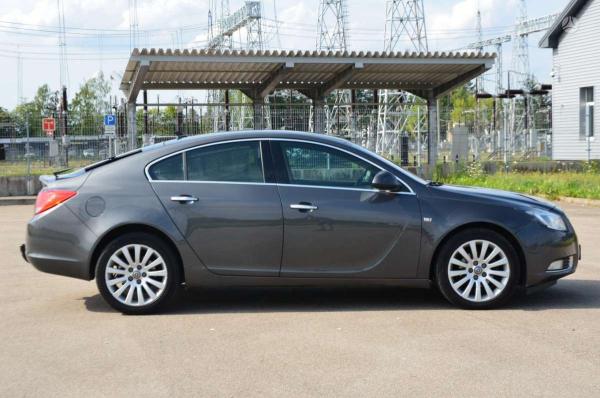 Grey Opel Insignia 2010 in Siauliai, with an engine capacity of 1.96 L and mileage of 290 thousand km for 3100 €, photo 10 on AUTOMOTO.COM.LV