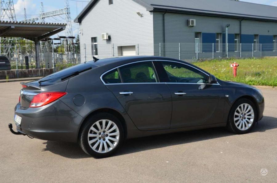 Grey Opel Insignia 2010 in Siauliai, with an engine capacity of 1.96 L and mileage of 290 thousand km for 3100 €, photo 12 on AUTOMOTO.COM.LV