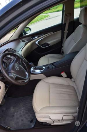 Grey Opel Insignia 2010 in Siauliai, with an engine capacity of 1.96 L and mileage of 290 thousand km for 3100 €, photo 24 on AUTOMOTO.COM.LV