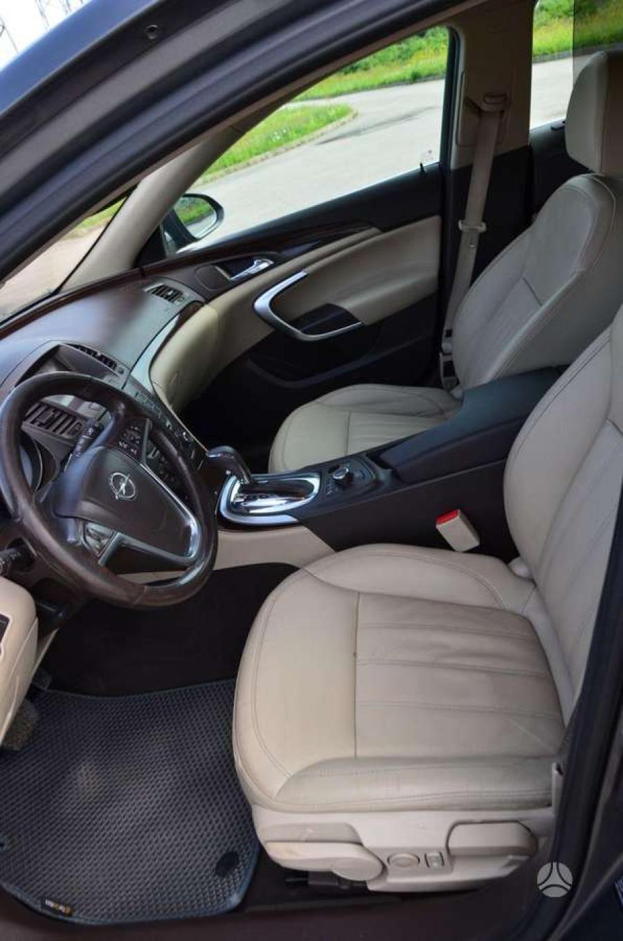 Grey Opel Insignia 2010 in Siauliai, with an engine capacity of 1.96 L and mileage of 290 thousand km for 3100 €, photo 24 on AUTOMOTO.COM.LV