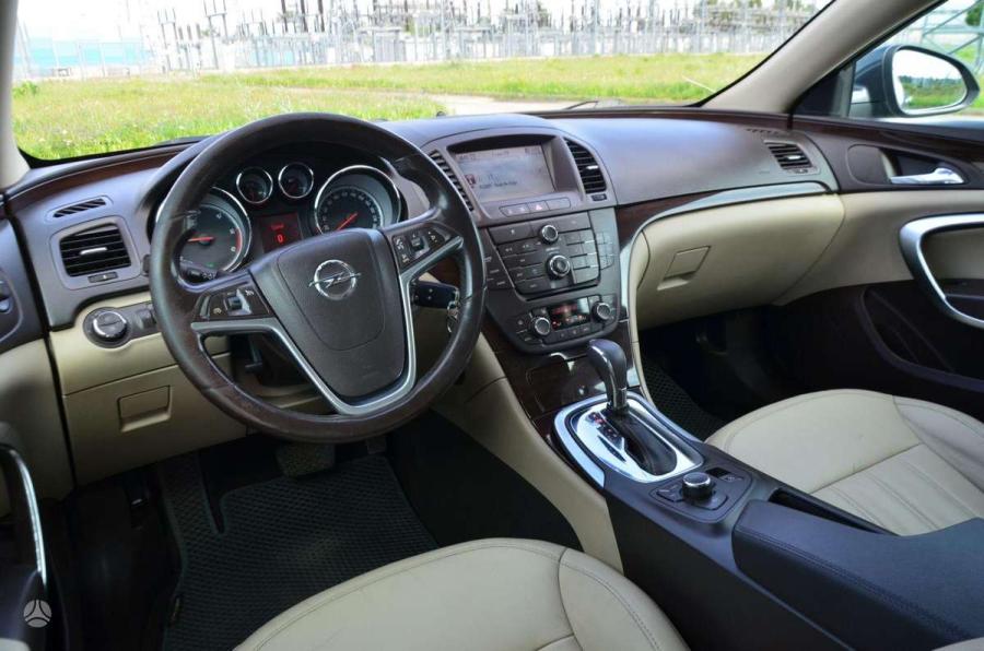 Grey Opel Insignia 2010 in Siauliai, with an engine capacity of 1.96 L and mileage of 290 thousand km for 3100 €, photo 25 on AUTOMOTO.COM.LV