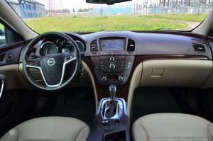 Grey Opel Insignia 2010 in Siauliai, with an engine capacity of 1.96 L and mileage of 290 thousand km for 3100 €, photo 27 on AUTOMOTO.COM.LV