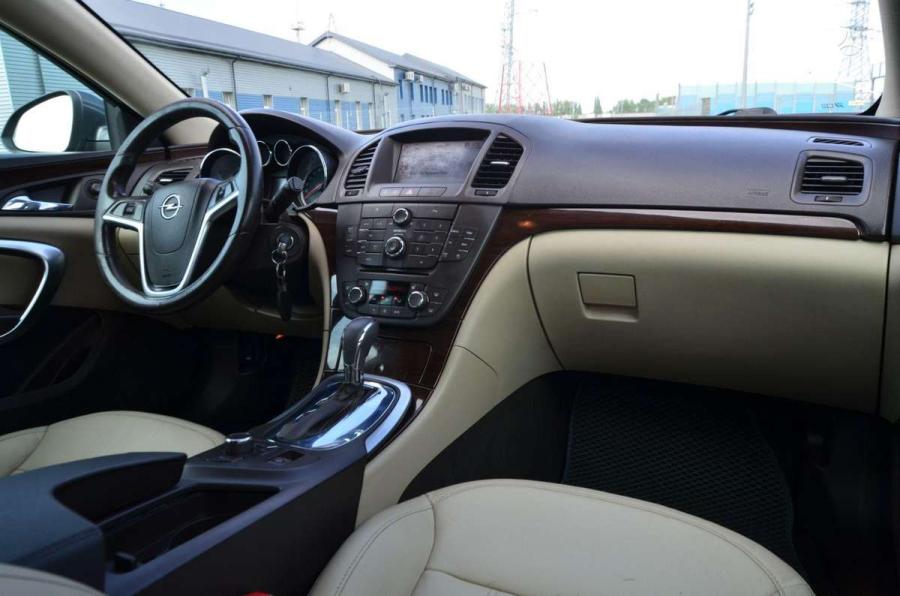 Grey Opel Insignia 2010 in Siauliai, with an engine capacity of 1.96 L and mileage of 290 thousand km for 3100 €, photo 28 on AUTOMOTO.COM.LV