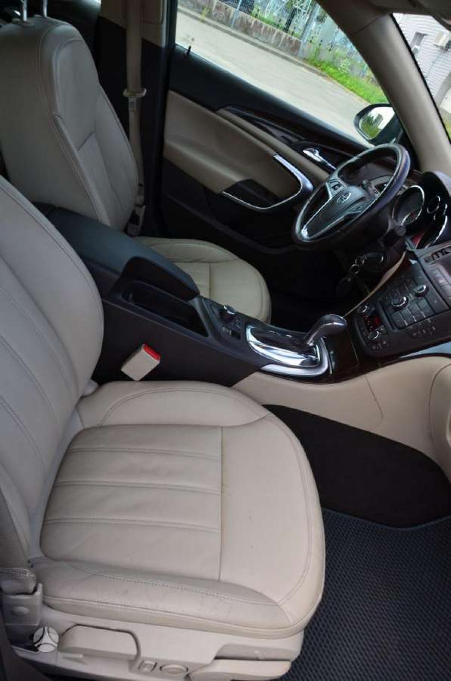 Grey Opel Insignia 2010 in Siauliai, with an engine capacity of 1.96 L and mileage of 290 thousand km for 3100 €, photo 29 on AUTOMOTO.COM.LV
