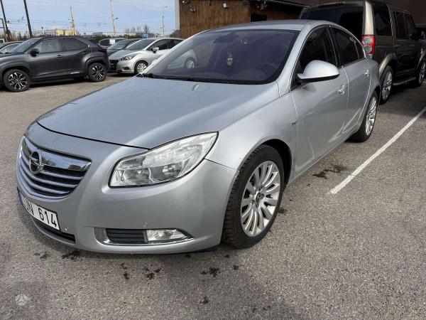 Grey Opel Insignia 2010 in Vilnius, with an engine capacity of 2.00 L and mileage of 289 thousand km for 1600 €, photo 1 on AUTOMOTO.COM.LV