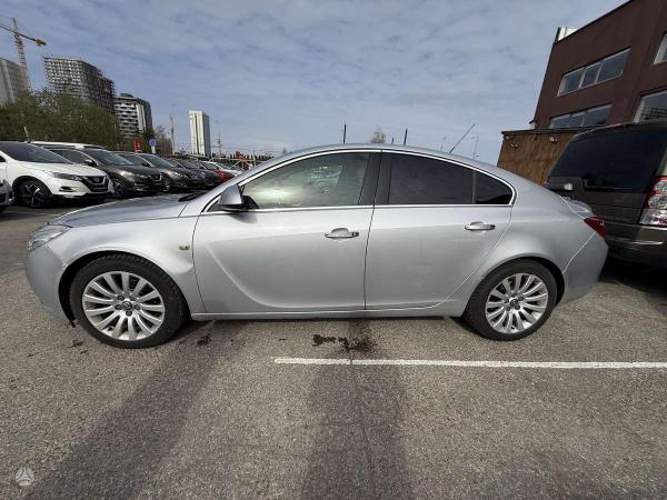 Grey Opel Insignia 2010 in Vilnius, with an engine capacity of 2.00 L and mileage of 289 thousand km for 1600 €, photo 2 on AUTOMOTO.COM.LV