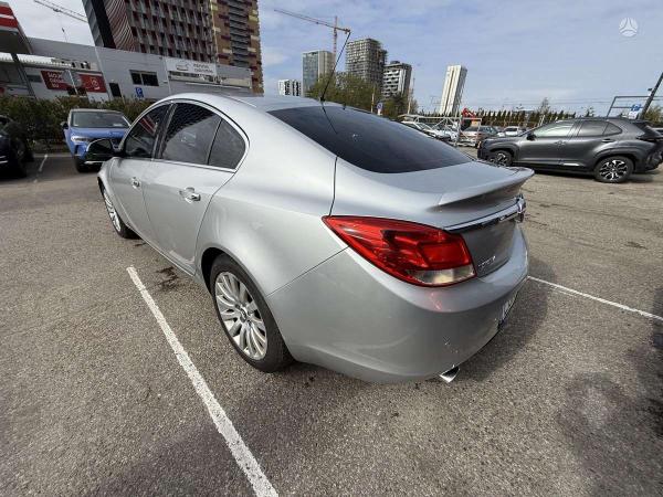Grey Opel Insignia 2010 in Vilnius, with an engine capacity of 2.00 L and mileage of 289 thousand km for 1600 €, photo 3 on AUTOMOTO.COM.LV
