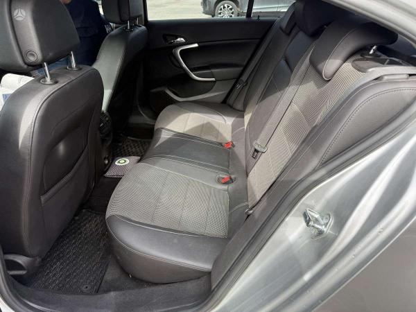 Grey Opel Insignia 2010 in Vilnius, with an engine capacity of 2.00 L and mileage of 289 thousand km for 1600 €, photo 6 on AUTOMOTO.COM.LV